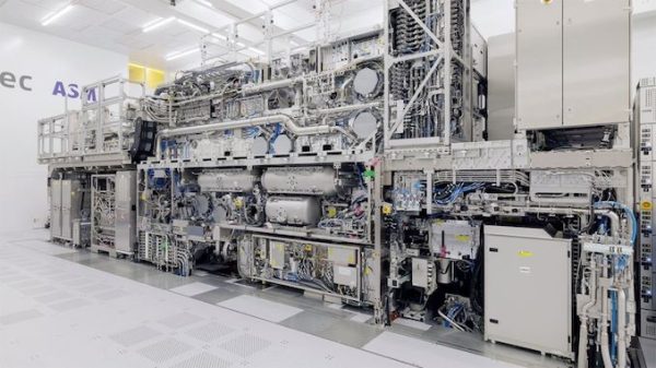 ASML to Ship Multiple High-NA Tools in 2025, Expands Production ...